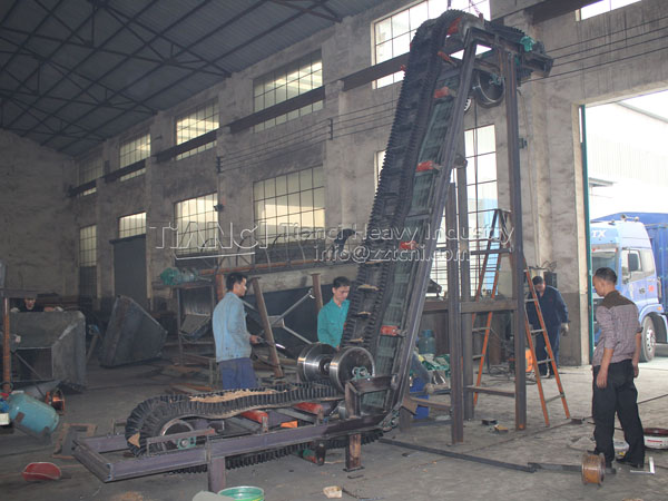 Big-angle incline conveyor