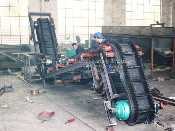 Big-angle incline conveyor